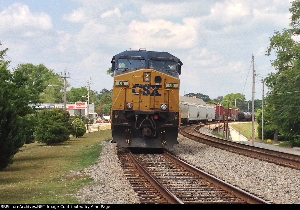 CSX 68 waits for green